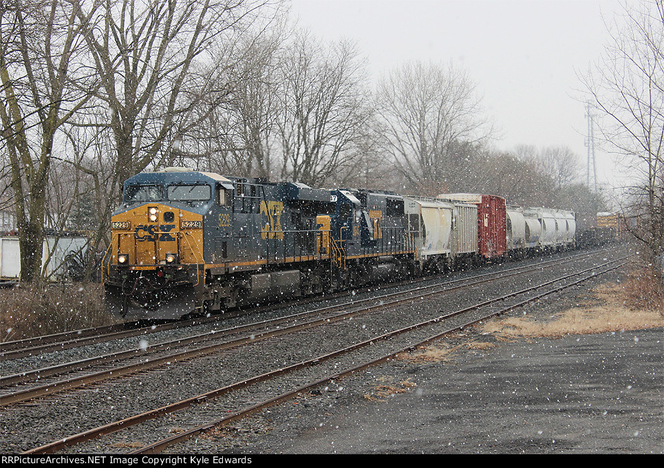 CSX ES40DC #5229 on Q439-16